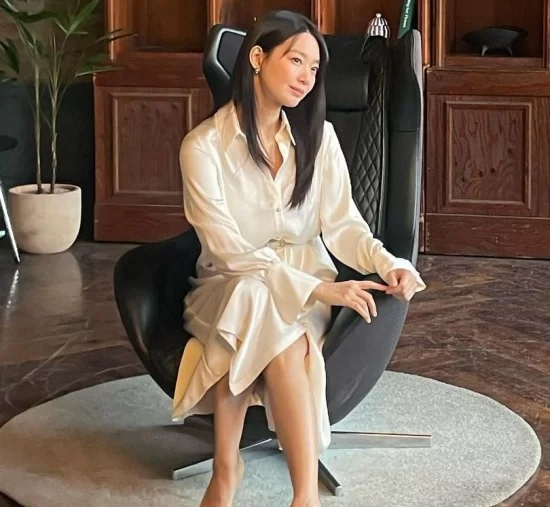 The gorgeous Shin Min Ah still looks 20 at the age of 40 - KbizoOm