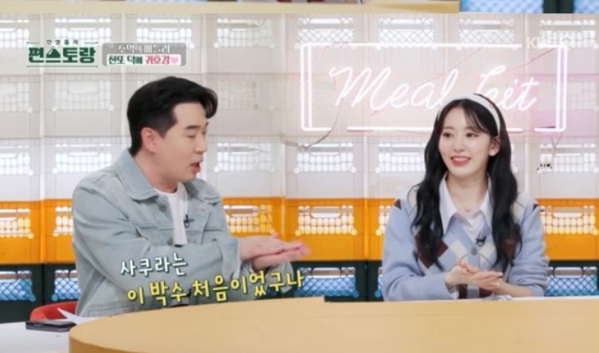 LE SSERAFIM Sakura confused by unique “Korean clap”, another culture ...