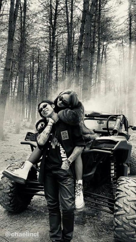 2NE1's CL Comes to Vietnam with a Secret Boyfriend? Fans Speculate ...