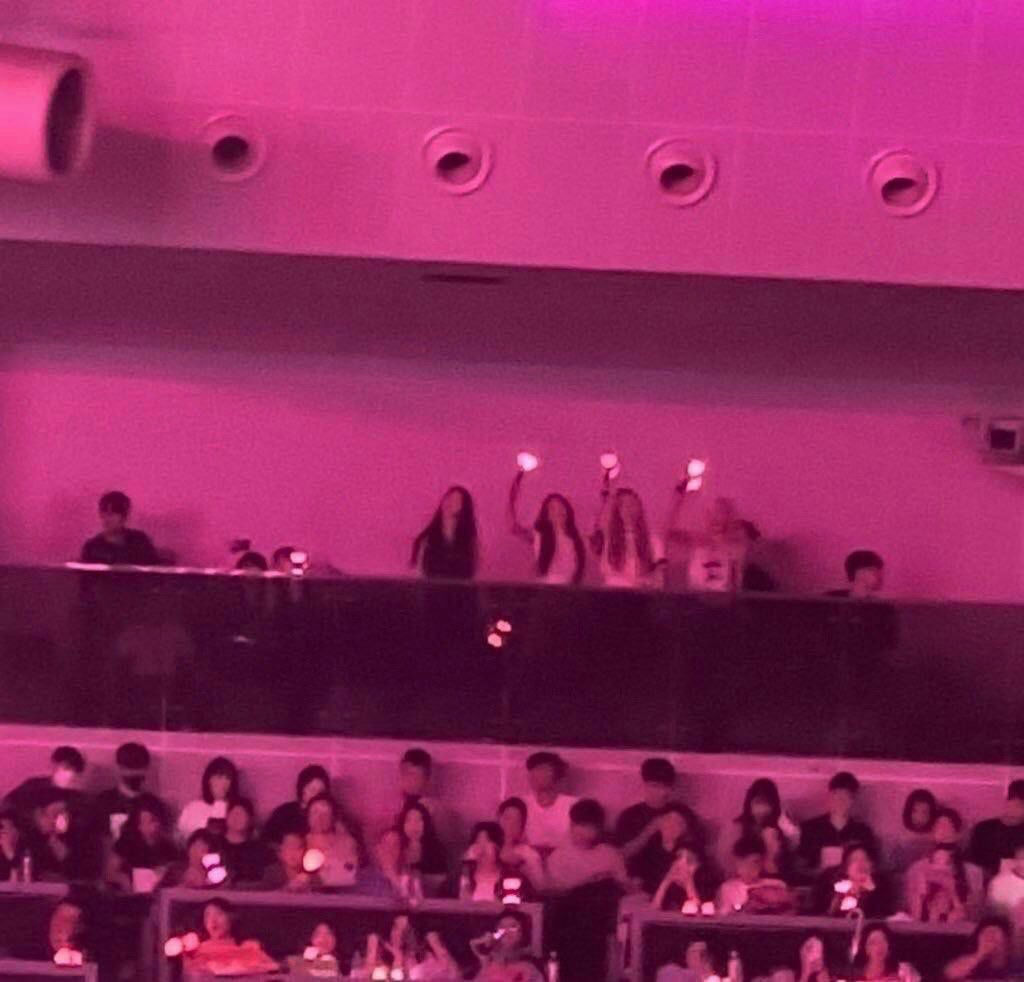 BLACKPINK Lights Up Seoul with Pink for Concert Promo - KbizoOm