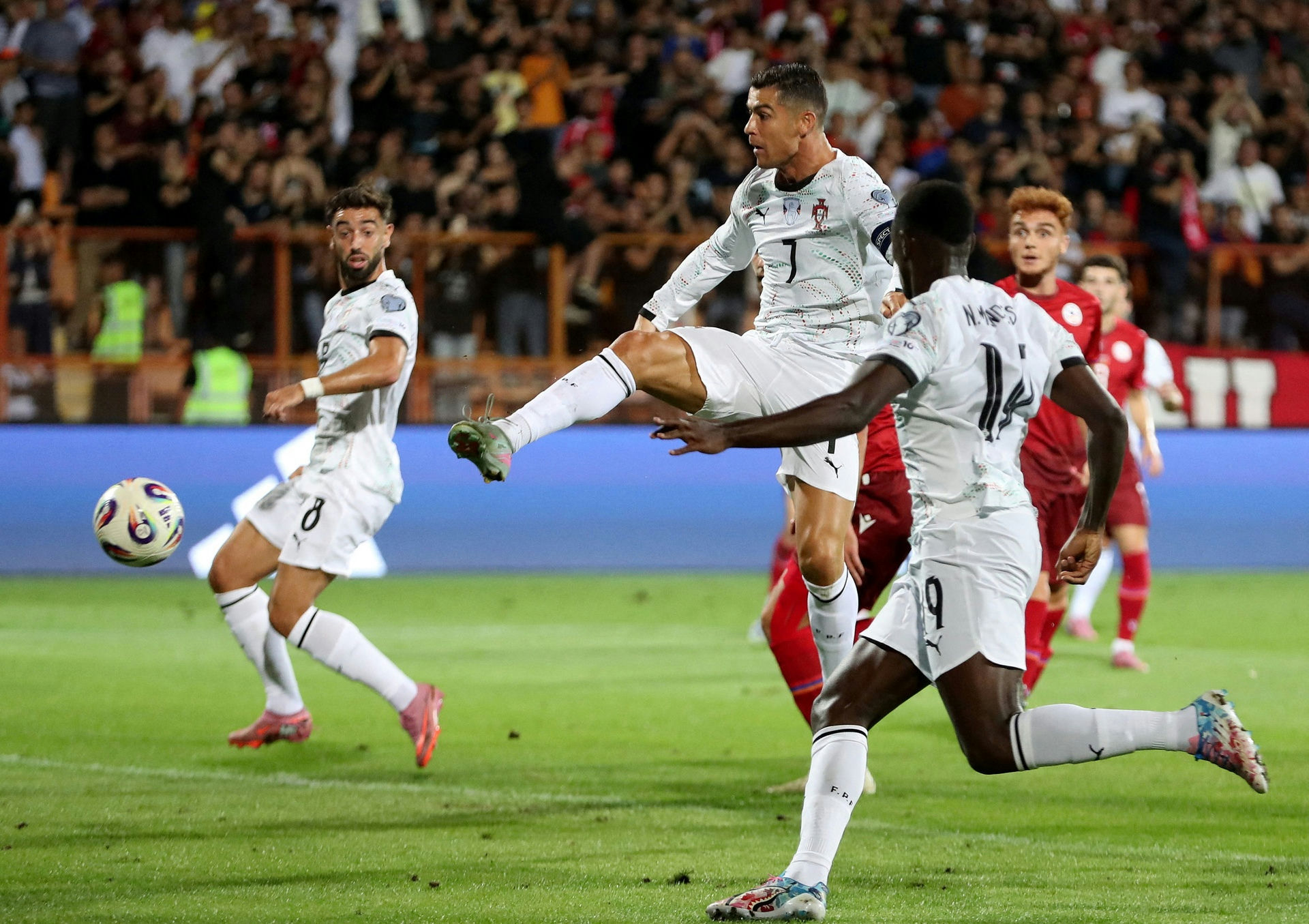 Cristiano Ronaldo at 40: Still Terrifying, Still Chasing Greatness ...