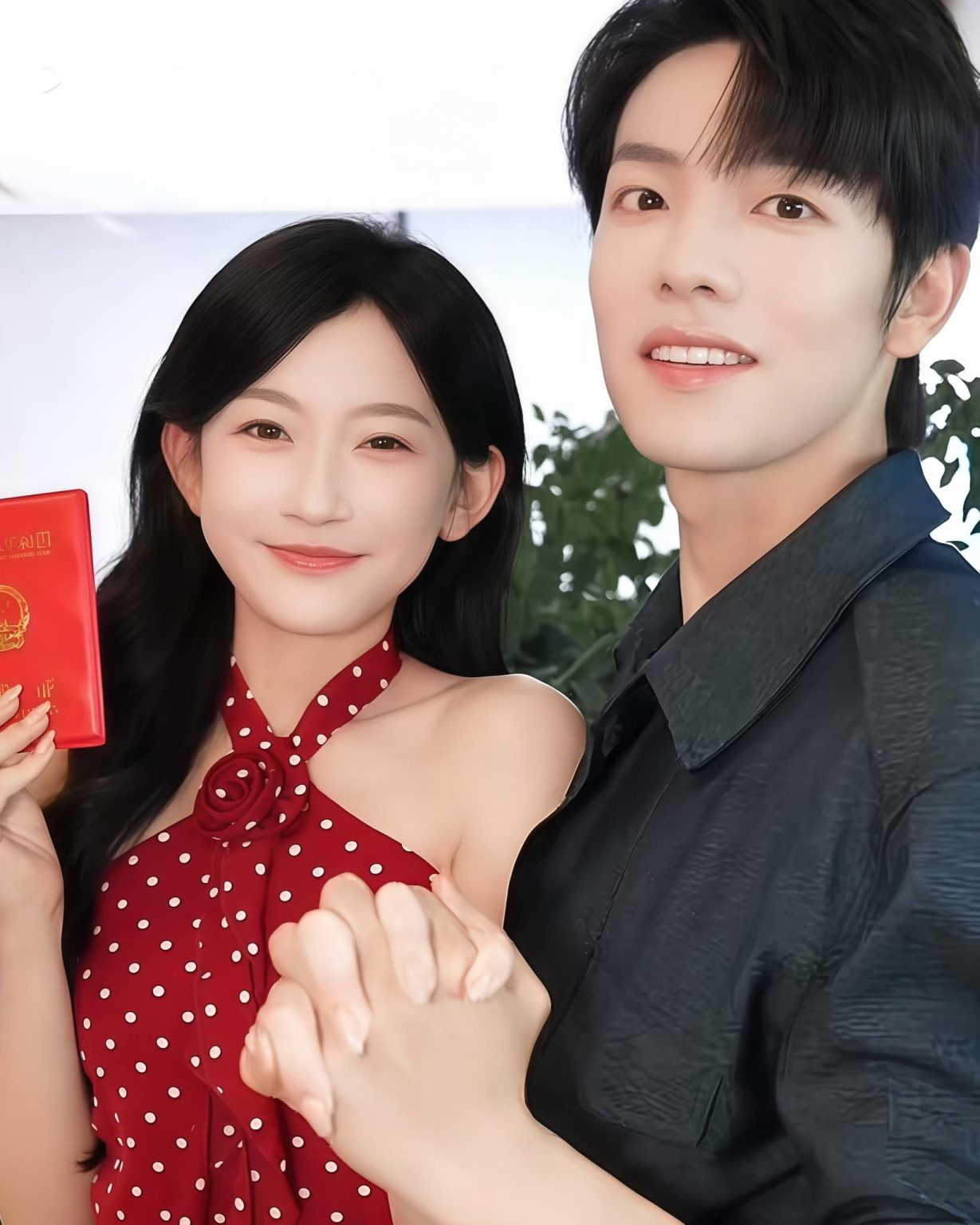 Short Drama Stars Zeng Hui and Han Yutong Caught Holding Hands in ...