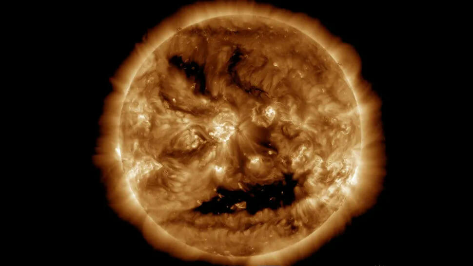 NASA Captures Sun’s “Creepy Smile” Just in Time for Halloween - KbizoOm