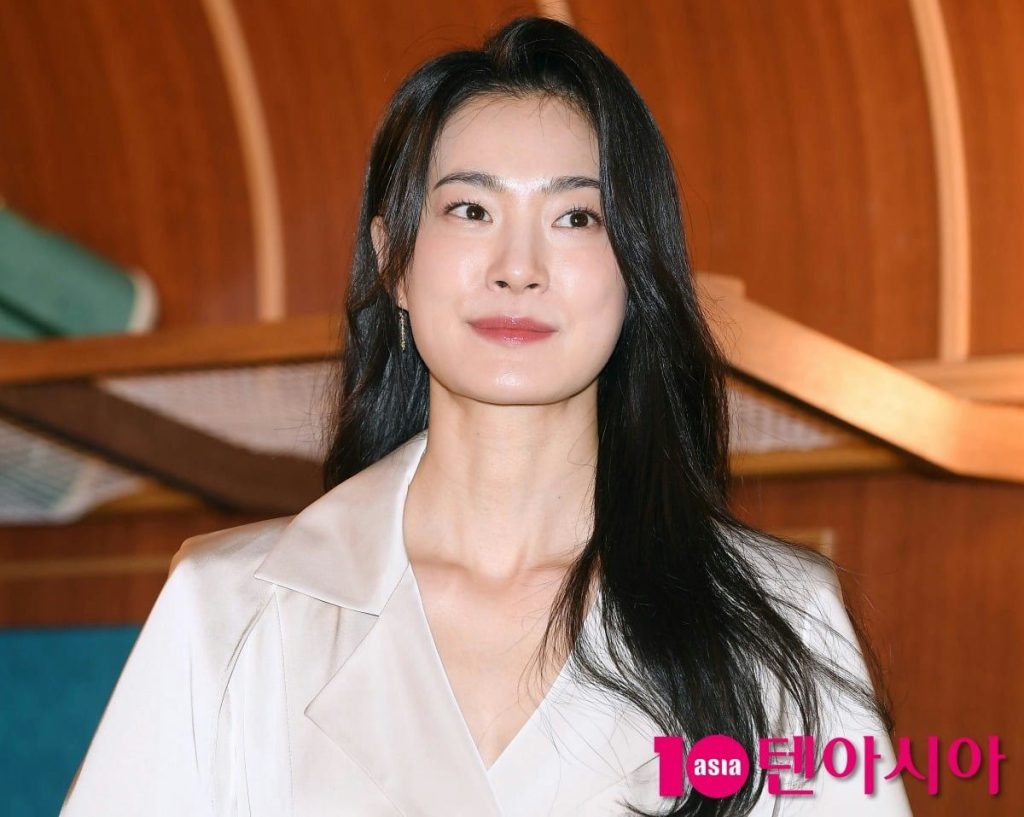 Ok Ja Yeon Adopts Visually Impaired Cat: "We Met Like Fate" - KbizoOm